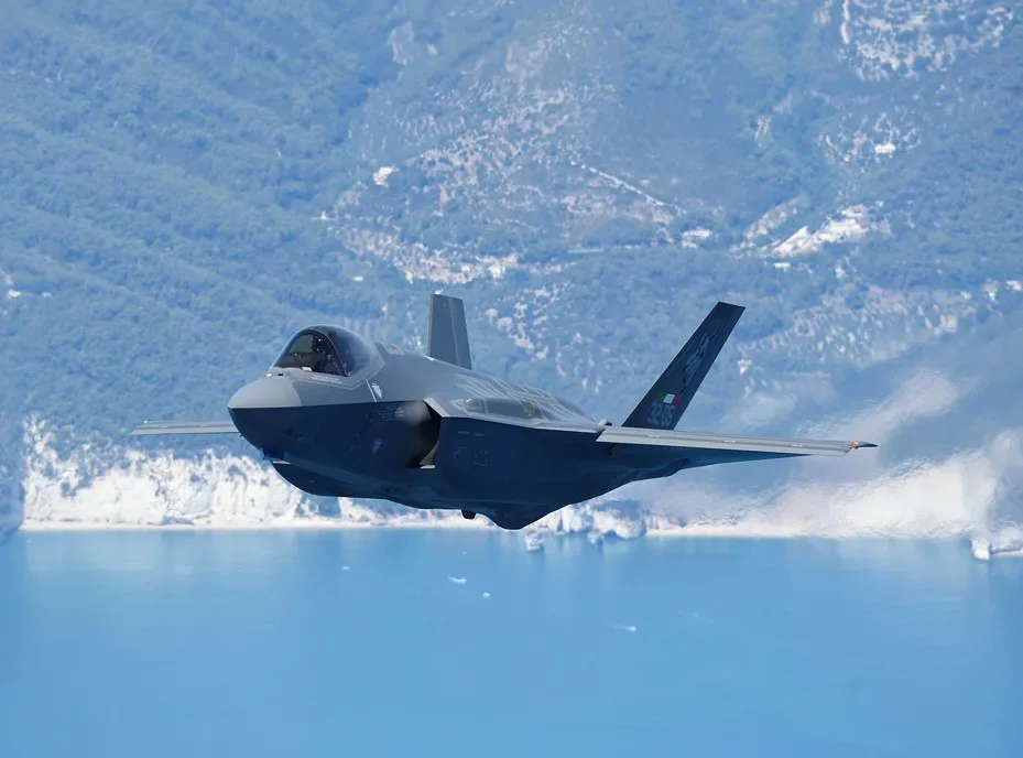 F-35-in-Volo-sul-Gargano