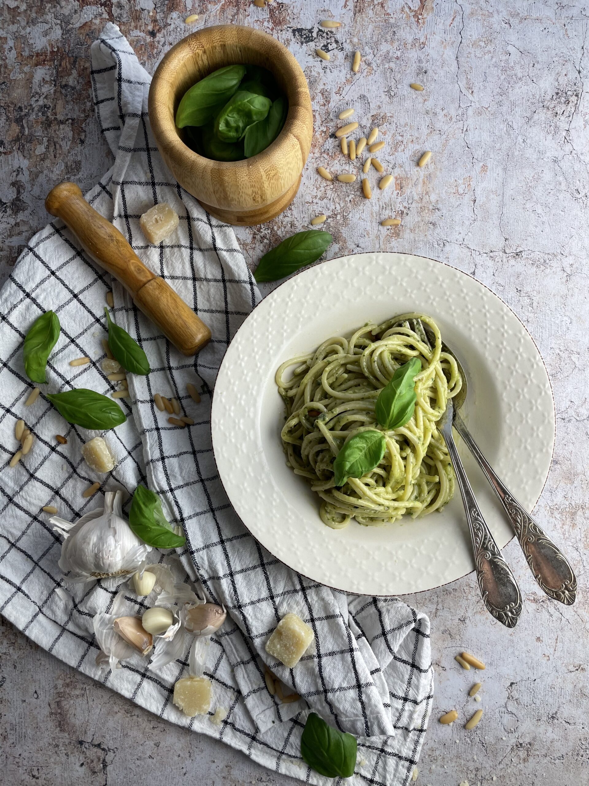 Pasta al pesto di basilico, un must della cucina italiana, semplice e ...