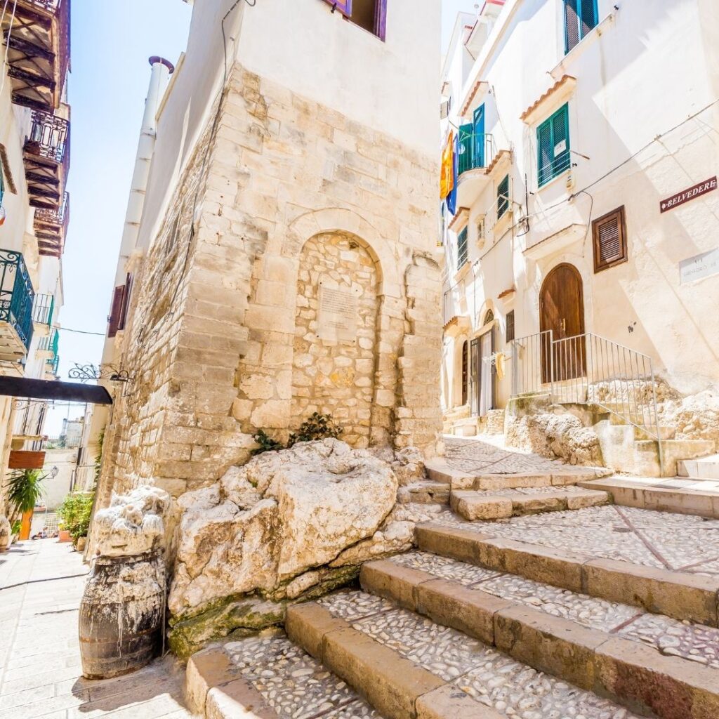 La "Chianca Amara", il monumento alla ferocia dei Turchi sul Gargano ...