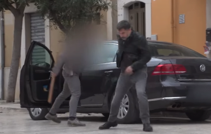 Inviato di "Mi manda Rai Tre" preso a bastonate sul Gargano