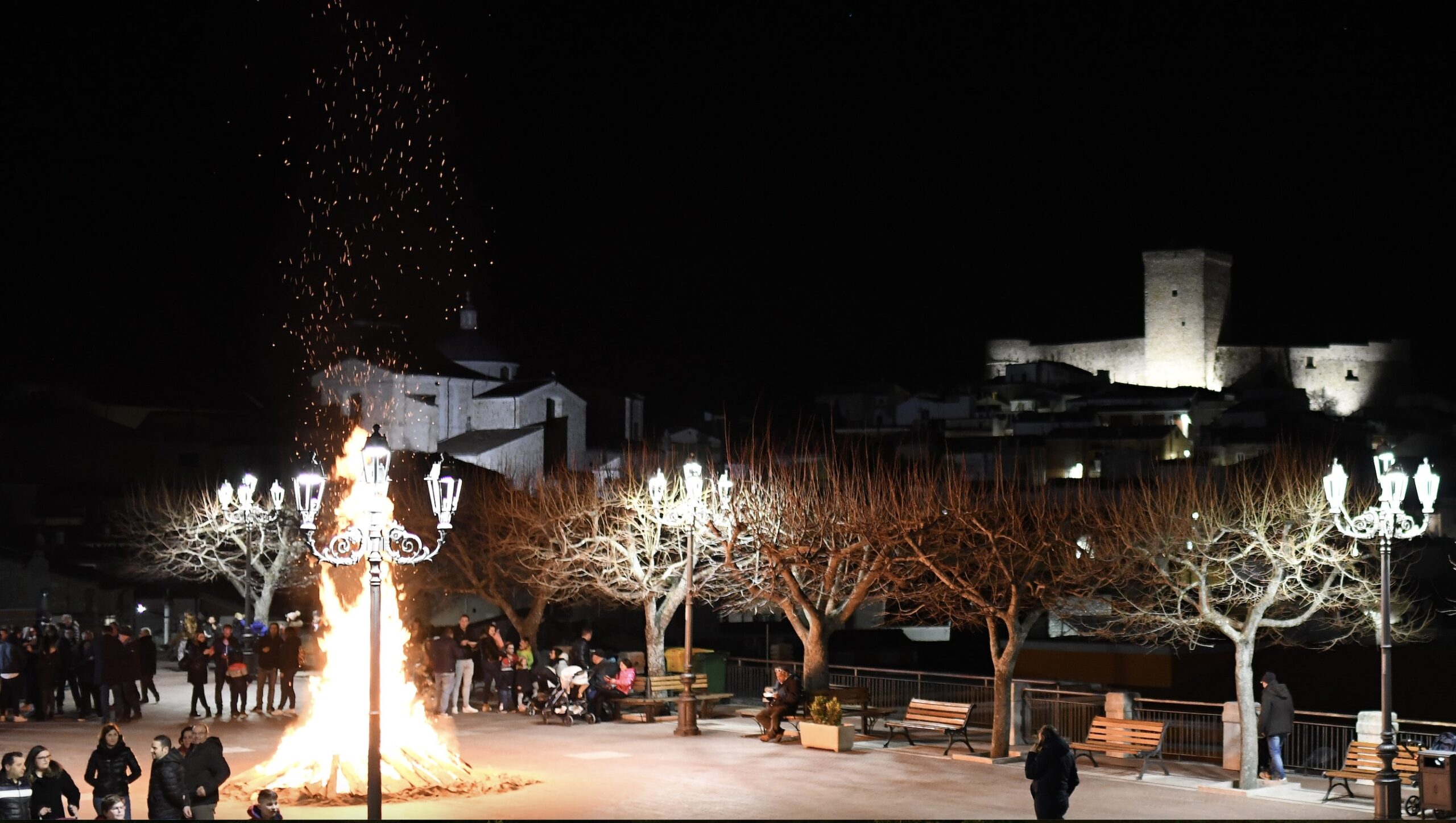 Deliceto s’illumina con i Falò di San Mattia: riscoperta di un’antica ...