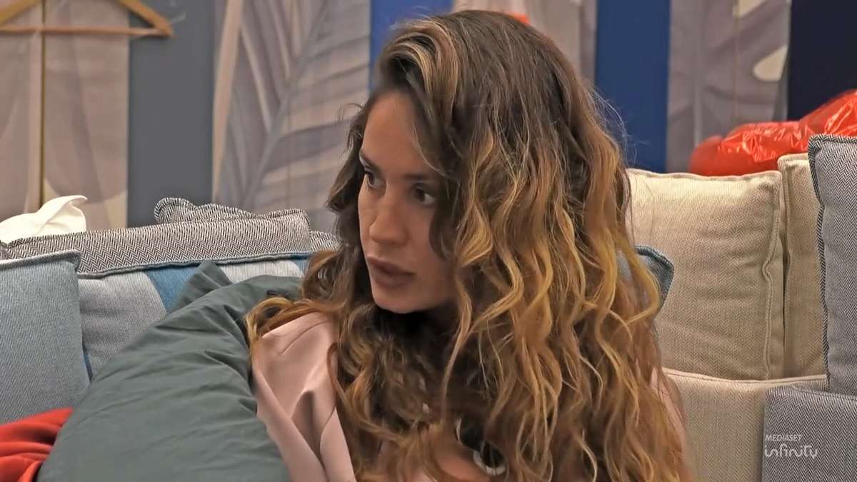 Helena Prestes vittima di bullismo al Grande Fratello? Il gesto di ...